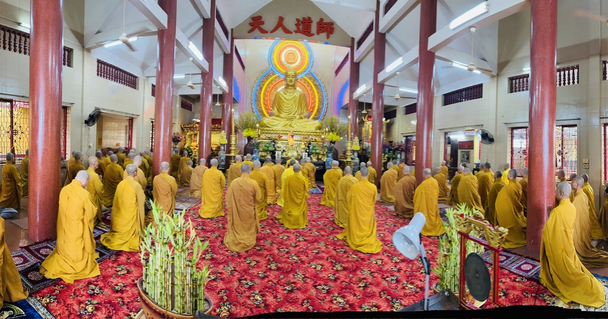 Chư Tăng, Ni Q.Phú Nhuận Bố-tát, thính giới tại Thanh Minh thiền viện ...