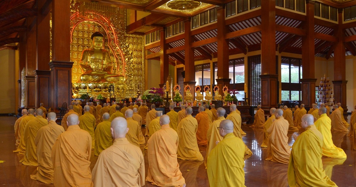 [Ảnh] Chư Tăng TP.HCM Bố-tát thính giới chung tại Việt Nam Quốc Tự ...