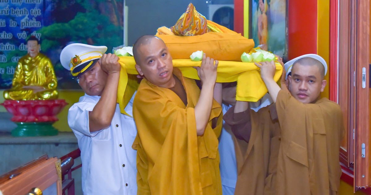 Lễ nhập kim quan Hòa thượng Thích Đạt Phước - Chứng minh Ban Trị sự ...