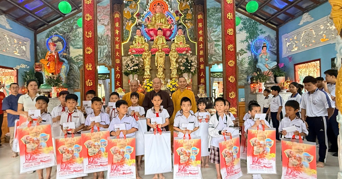 Chùa Kim Thiền (Đồng Tháp) tổ chức tổng kết khóa tu, trao học bổng đến ...