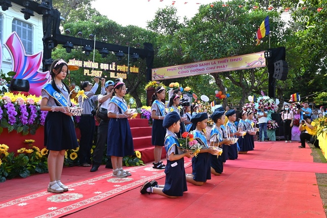 Ban Tr? s? t?nh c? hành ??i l? Ph?t ??n và 350 chi?c xích-lô di?u hành t?i TP.V?ng Tàu - Chùa ...